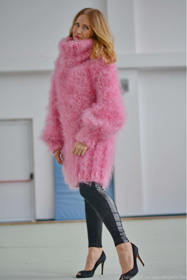 Chunky And Silky Huge Tneck Mohair Sweater In Pink H15